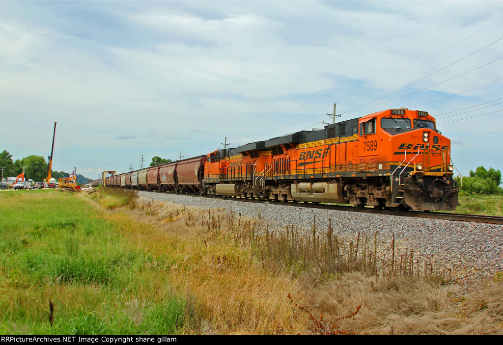 BNSF 7589